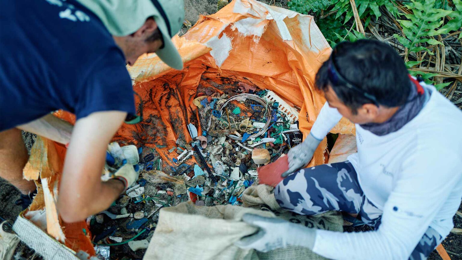 Henderson Expedition : The Island Gets Rid of 9 Tons of Plastic Waste ...