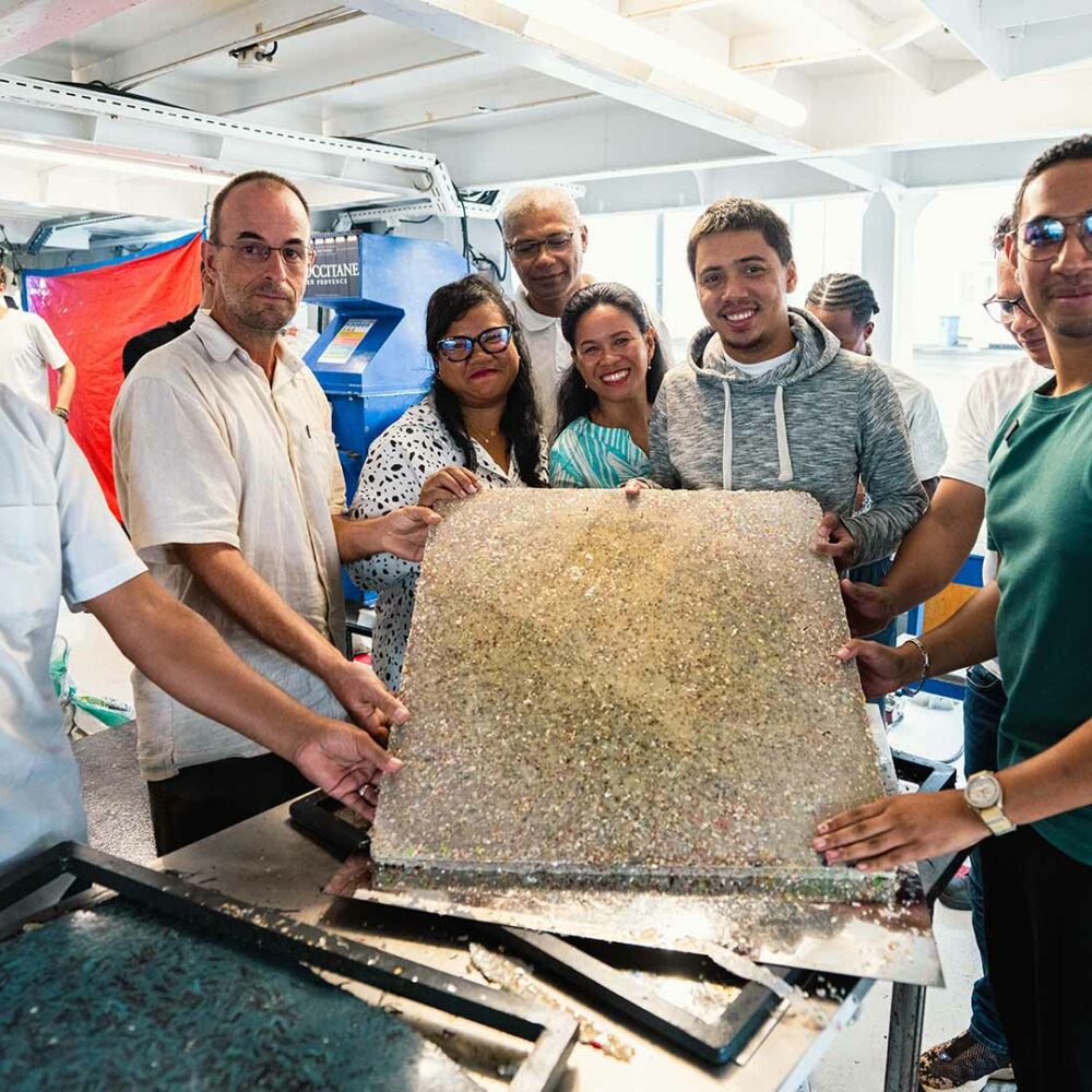 Henderson Expedition : The Island Gets Rid of 9 Tons of Plastic Waste ...