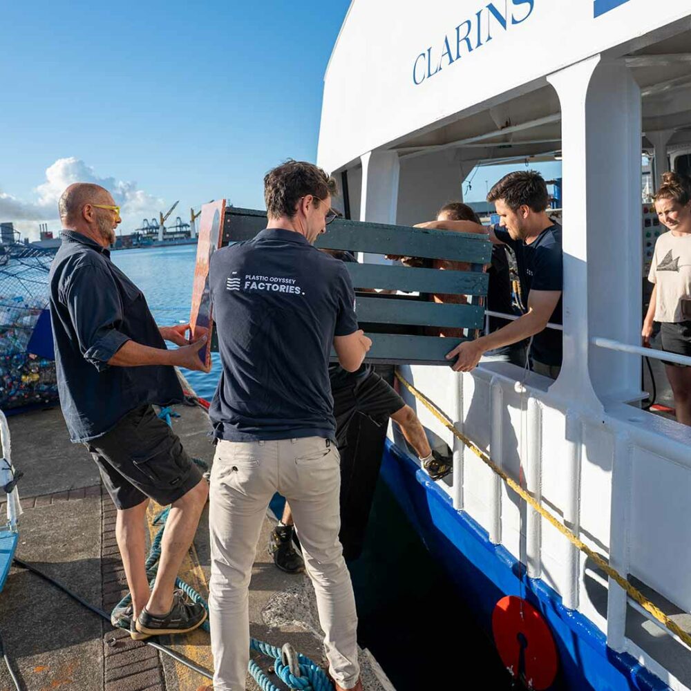 Henderson Expedition : The Island Gets Rid of 9 Tons of Plastic Waste ...